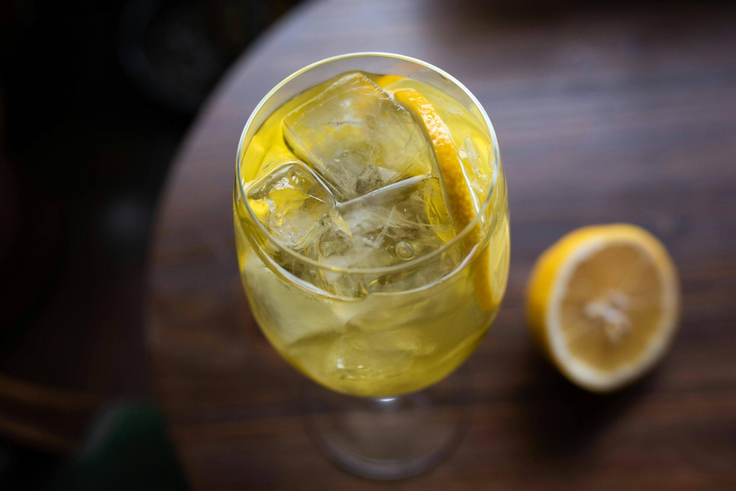 The Ultimate Guide: Choosing the Right Ice for Every Drink – MELTDOWN